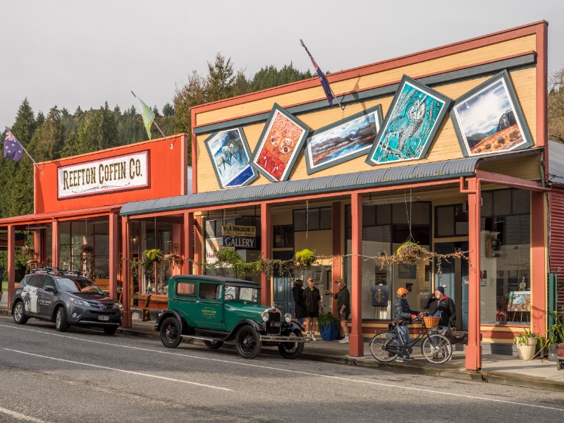 Wander West | New Zealand Awaits